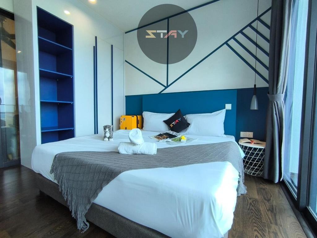 Almas Couple Cozy Modern Blue Loft Netflix BySTAY, Iskandar Puteri (updated prices 2025)