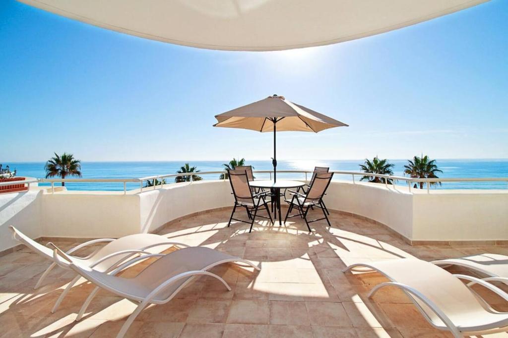 Large Beachfront Apartment, Estepona (updated prices 2026)