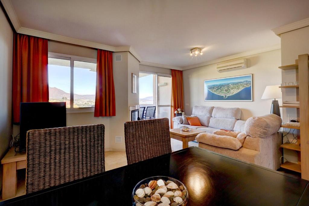 Duquesa Golf and Panoramic Sea-view Property, Castillo de Sabinillas ...