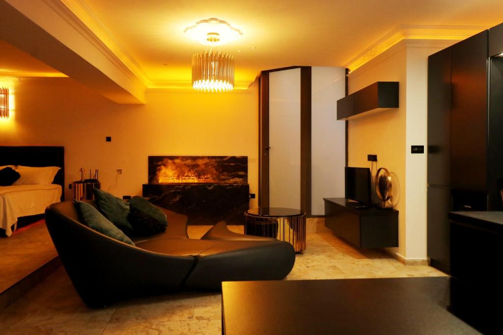 OLGA Luxury Suite I 5 min from airport I central location I traditional ...