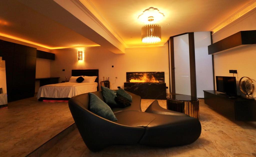 OLGA Luxury Suite I 5 min from airport I central location I traditional ...