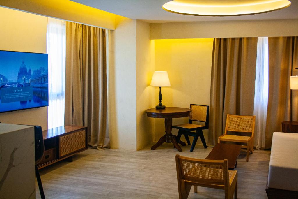 Elijah Hotel, Dasmariñas (updated prices 2025)