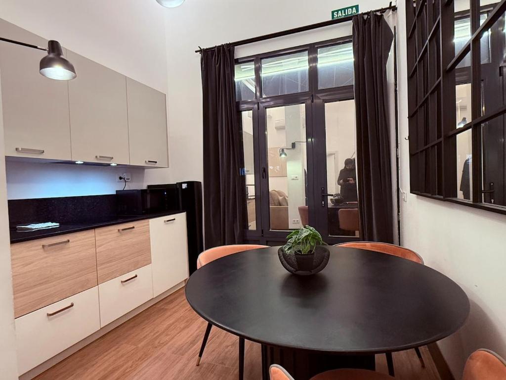 Boho Royal Retreat Steps from the Royal Palace, Madrid (precios ...