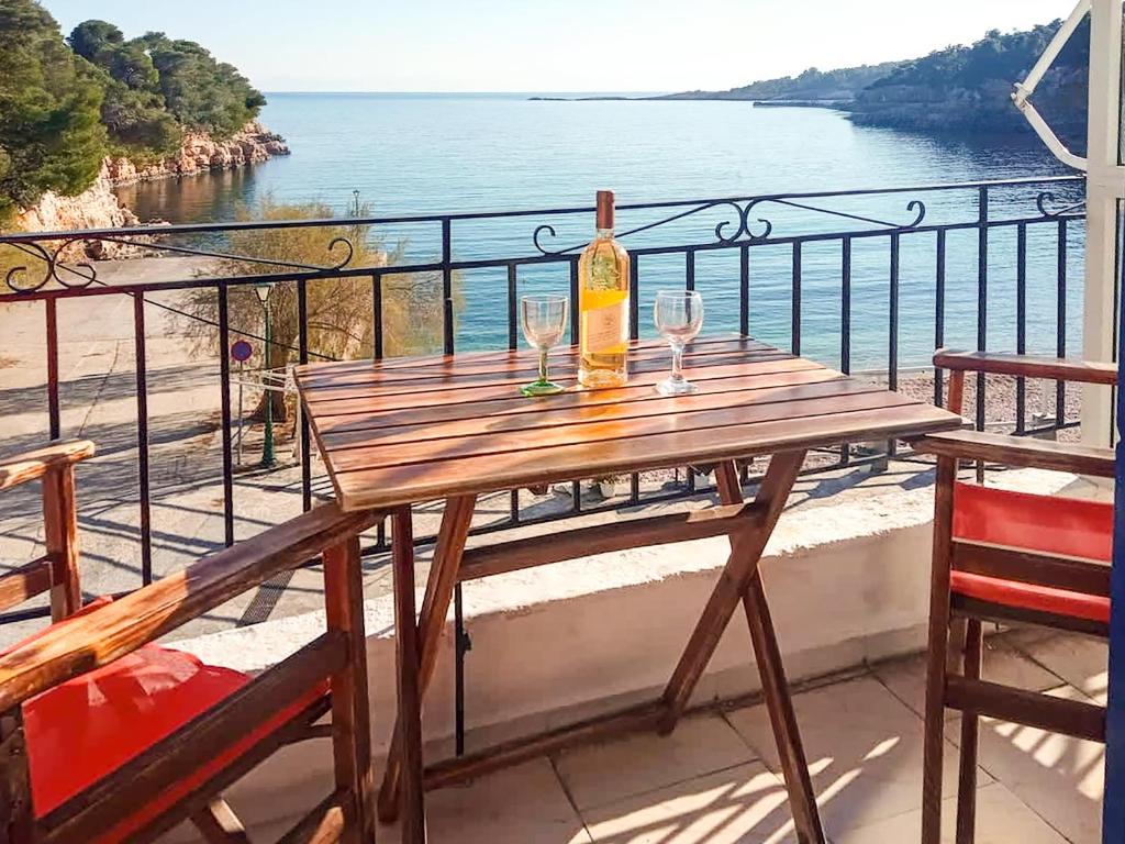 Alonissos Beachfront Rooms - Galazia Thea Gems, Alonnisos Old Town ...