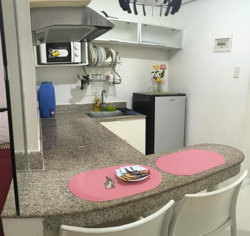 Modern Studio Birch Tower Near Malls & Nightlife, Manila (updated ...