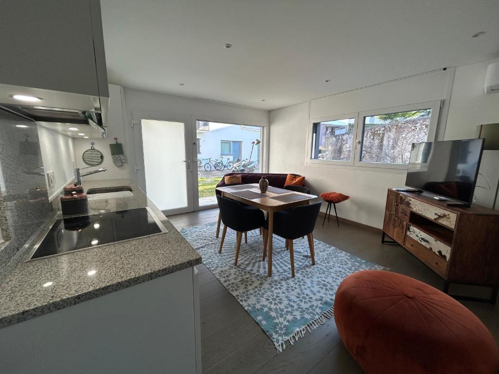 Moderno appartamento a Tenero, Tenero (precios actualizados 2025)