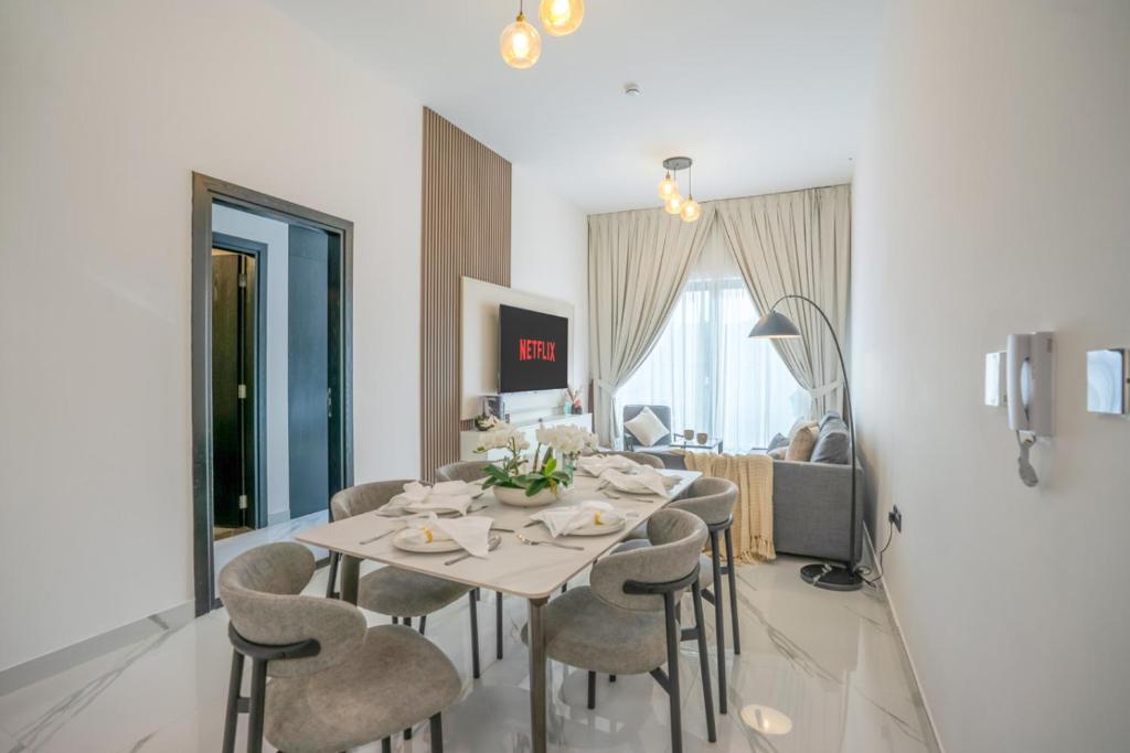 New Family-Friendly 2BR with Gym and Pool and Sauna, Dubai (updated ...