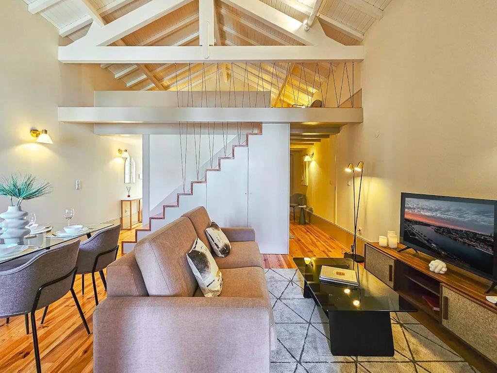 Wood Haven Luxury Duplex Downtown Porto with AC, Porto (updated prices ...