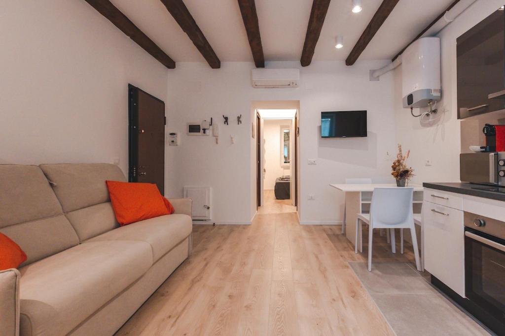 SuperFast Fibre & Netflix Modern Suite Roiano, Trieste (updated prices ...