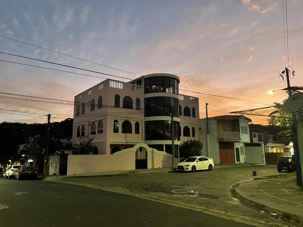 Ipan Noya, Hacienda Plan de La Laguna (updated prices 2025)