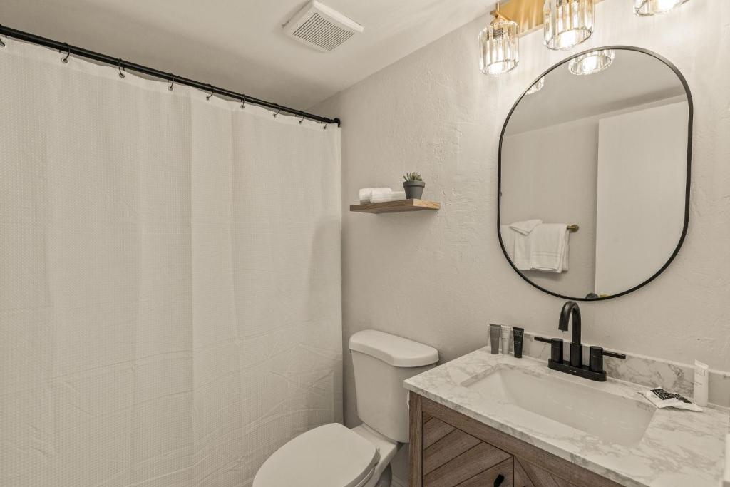 Casa Oliver Hotel & Resort - A Men's Clothing Optional Resort in Palm ...