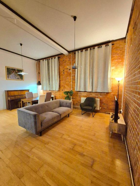 Westgate Apartment 2 Bed 2 Bath With Parking, Hackington (updated ...