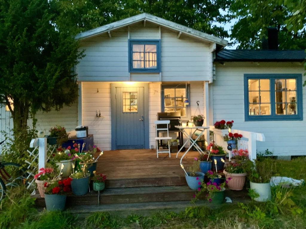 Underbart litet hus i lantligt läge, Hemse (uppdaterade priser för 2025)