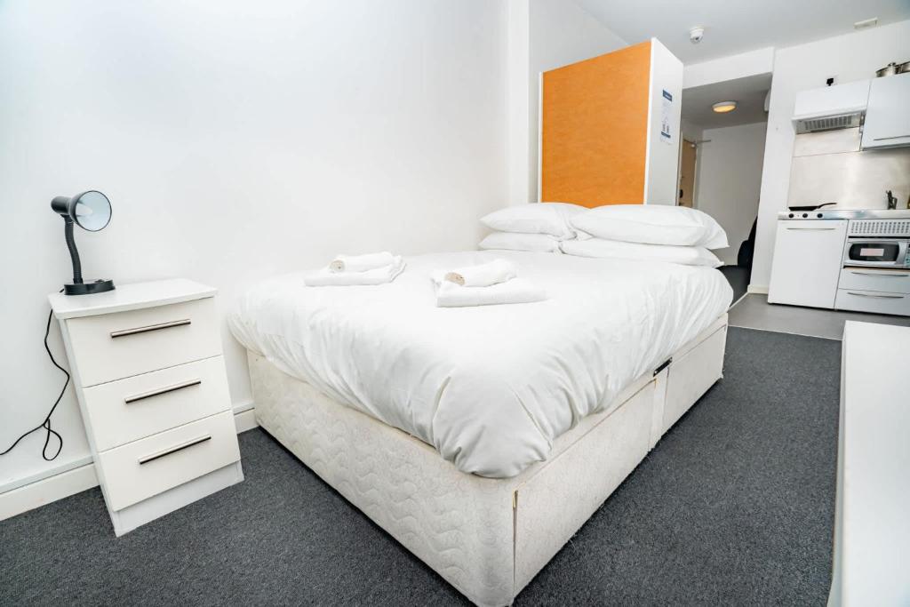 Central Coventry Budget Studio with Kitchen, Coventry (updated prices 2025)