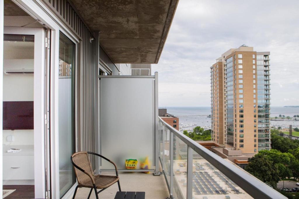 Luxury Studio Apt Near Brady St with Balcony and Lake View, Milwaukee ...