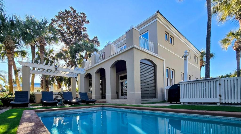 Luxury 3BR Gated Home - Infinity Pool, Walk to Private Beach - Vet ...