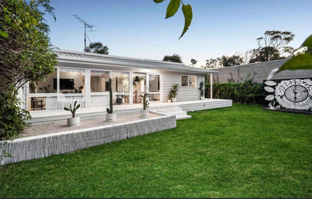 Zeally Bay coastal cool retreat 600m to beach, Torquay (updated prices ...