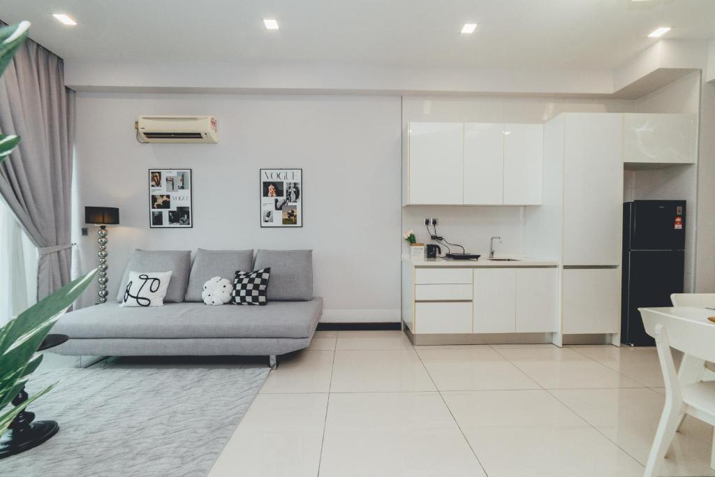 Paragon Residence The Modish 3BR7pax Balcony by Our Stay, Johor Bahru ...