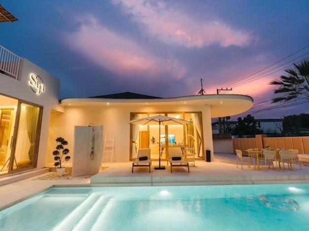 Villa Isla on the beach, by saya, Jomtien Beach (updated prices 2026)
