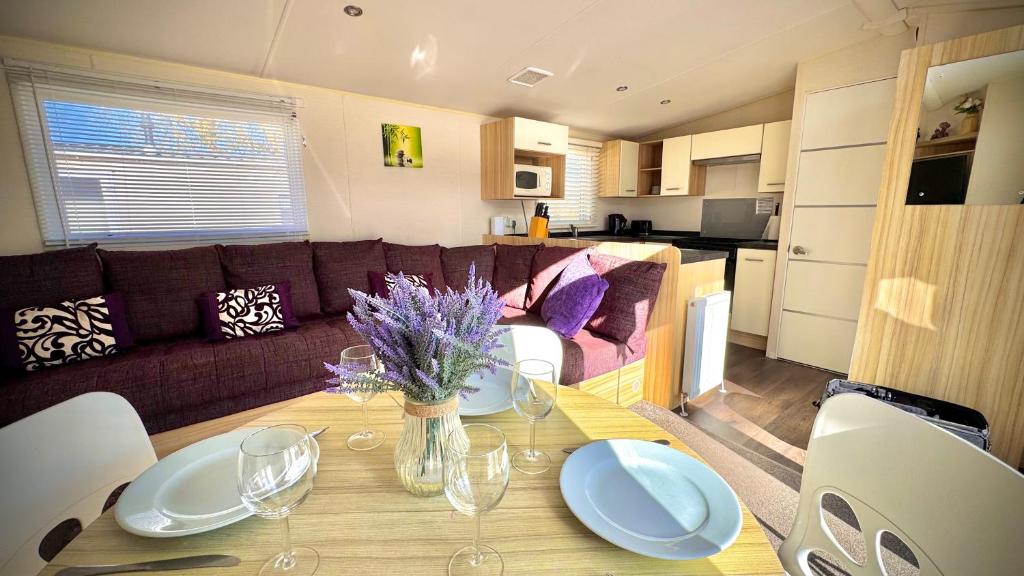 Marton Mere - 3 Bedroom Caravan, Blackpool (updated prices 2025)