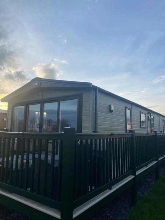 LODGE SEA VIEW On the beach signature gold Hafan y Mor North Wales LL53 ...