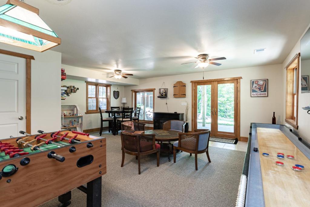 Copper Lake Cabin, Irma (updated prices 2026)