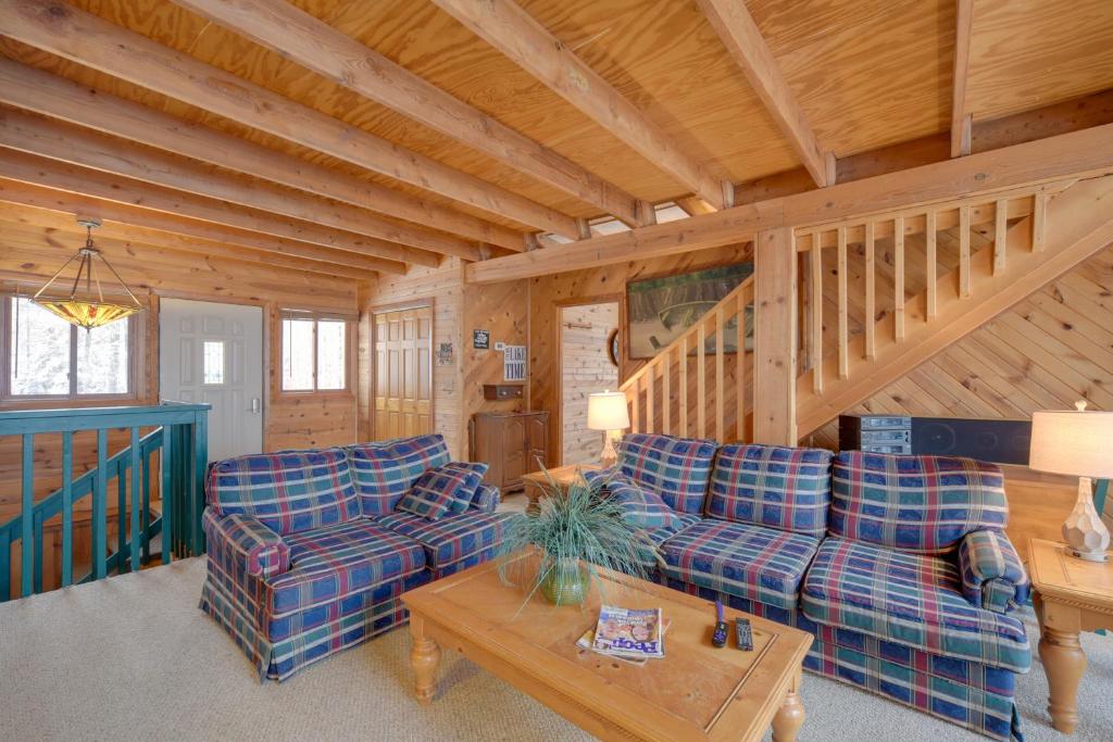 Waterfront Nelson Lake Cabin with Boat Dock!, Hayward (updated prices 2026)