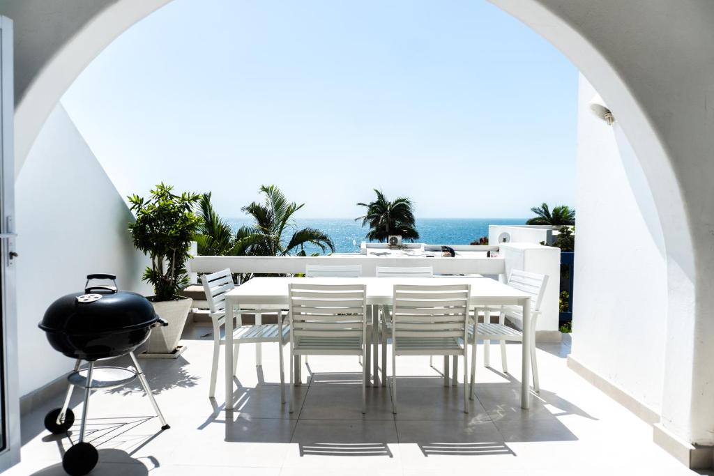 Santorini Shaka's Rock 19 Thira, Ballito (updated prices 2025)