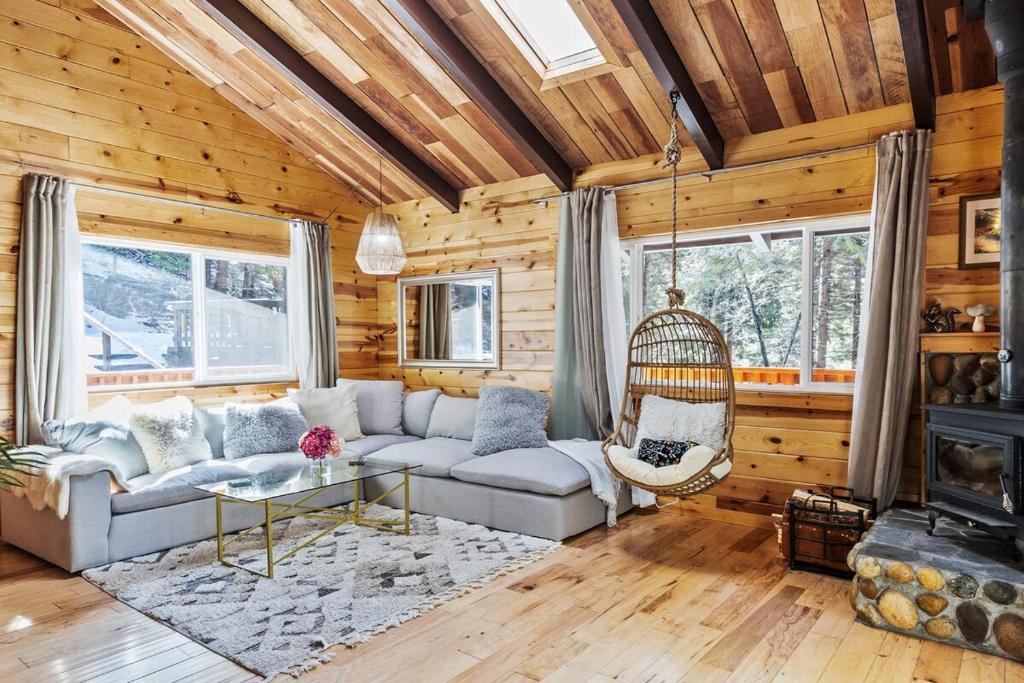 Enchanting Swiss Chalet-Style Cabin, Arnold (updated prices 2026)