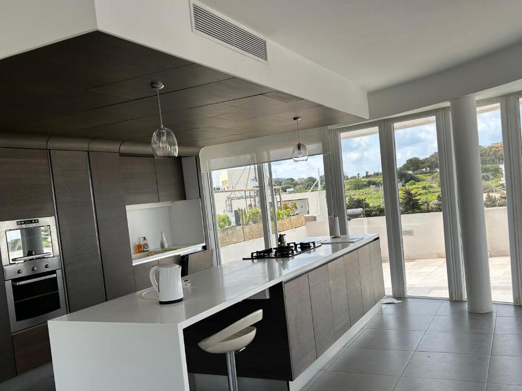 Sunny Penthouse Central, Mosta (updated prices 2026)