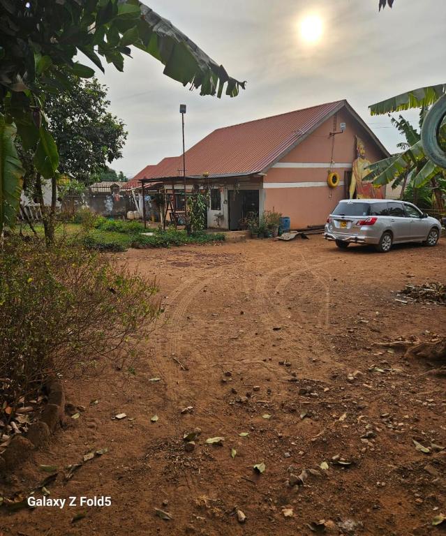 Traditional Nest, Kampala (tarifs actualisés, 2025)