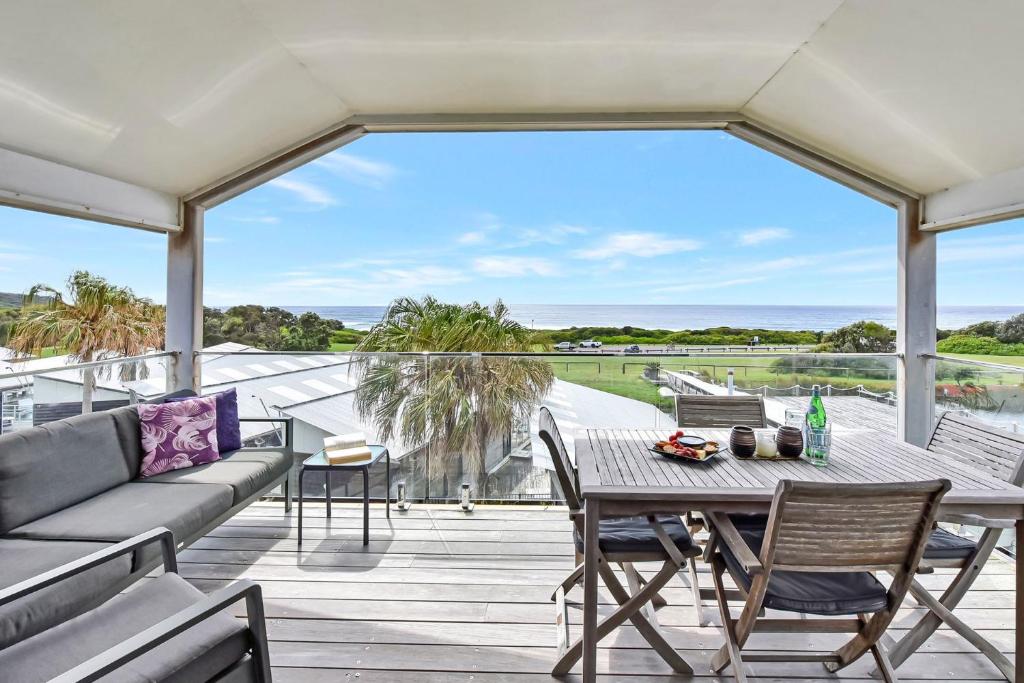 Whale Tales at Caves Beach Villas, Caves Beach (updated prices 2025)