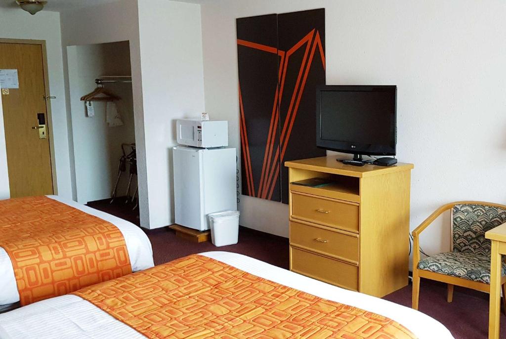 Howard Johnson by Wyndham Fort St. John, Fort Saint John (updated ...