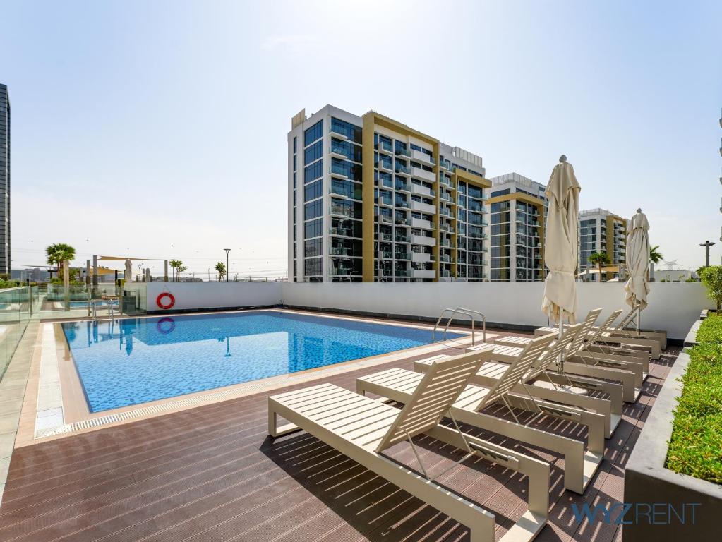Amazing Studio in Azizi Riviera 9,City & Pool View, Dubai (updated ...