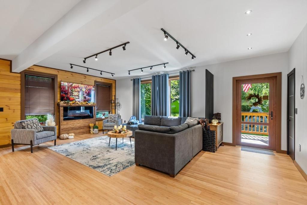 Pocono River front Home near Camelback Resort, Barton Glen (updated ...