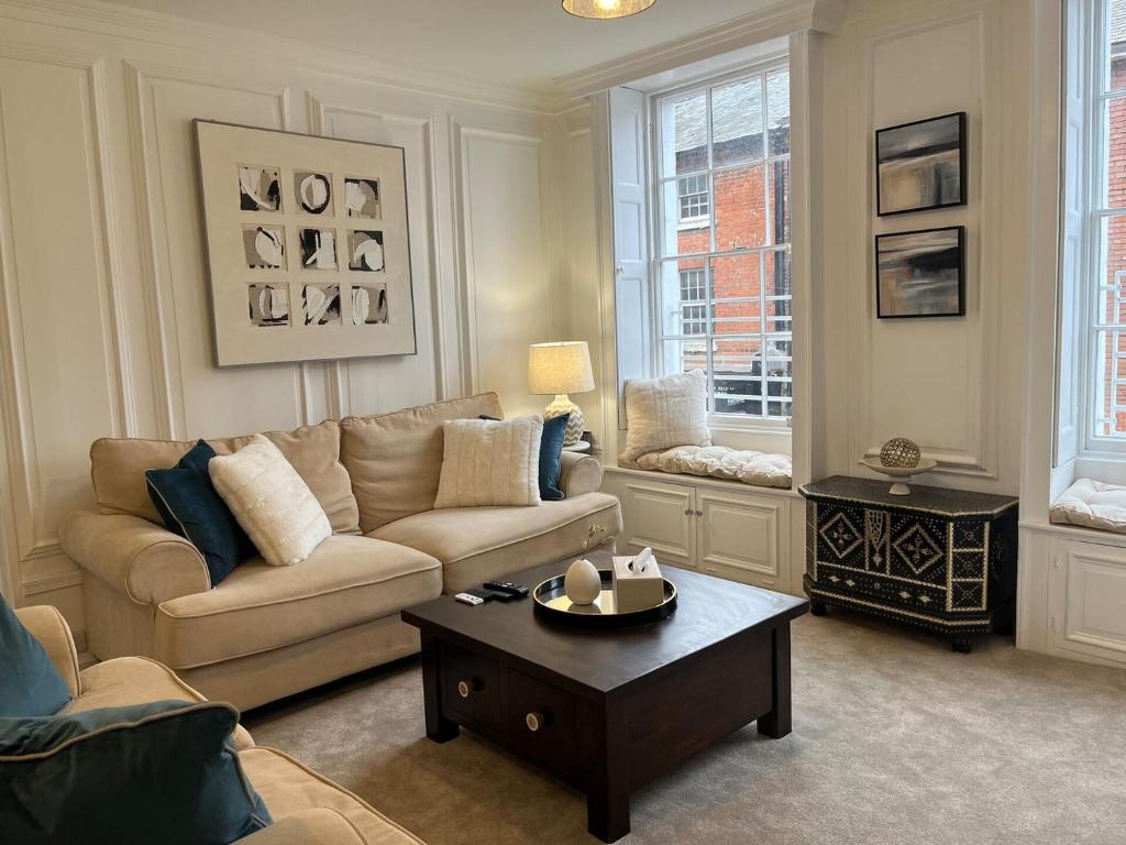 Spacious 2B Flat in Clement House, Tring (updated prices 2026)