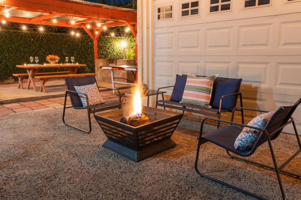 LA l PacMan l Darts l Ping-Pong Table l Cowboy Pool, Glendale (updated ...