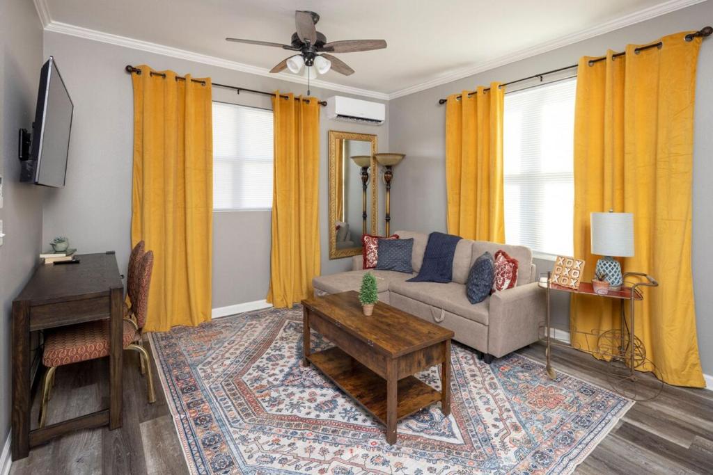 Little Rock Spot Comfy Downtown - Pet Friendly, Little Rock (updated ...