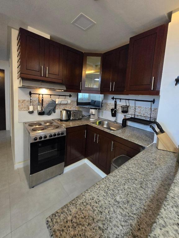 Central BGC - Spacious Modern 2 bedrooms 2 bathrooms with Balcony ...