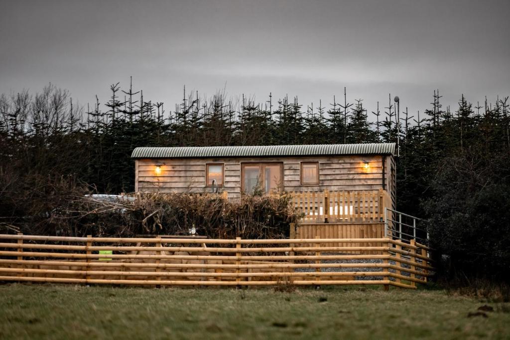 Gower Fresh Reindeer Lodge, Penclawdd (updated prices 2026)