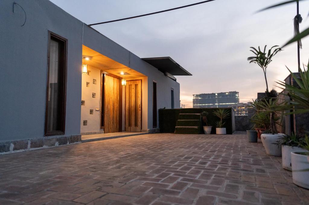Manzana Studios, Gurgaon (updated prices 2026)