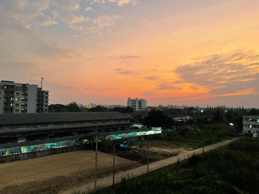 Ordinary Salaya, Sathani Sala Ya (updated prices 2026)
