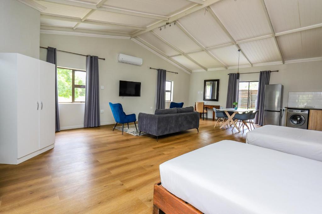 Shumba Valley Lodge, Lanseria (updated prices 2025)