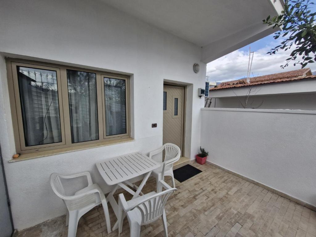 Small house with panoramic lake view, Tirana (opdaterede priser for 2026)