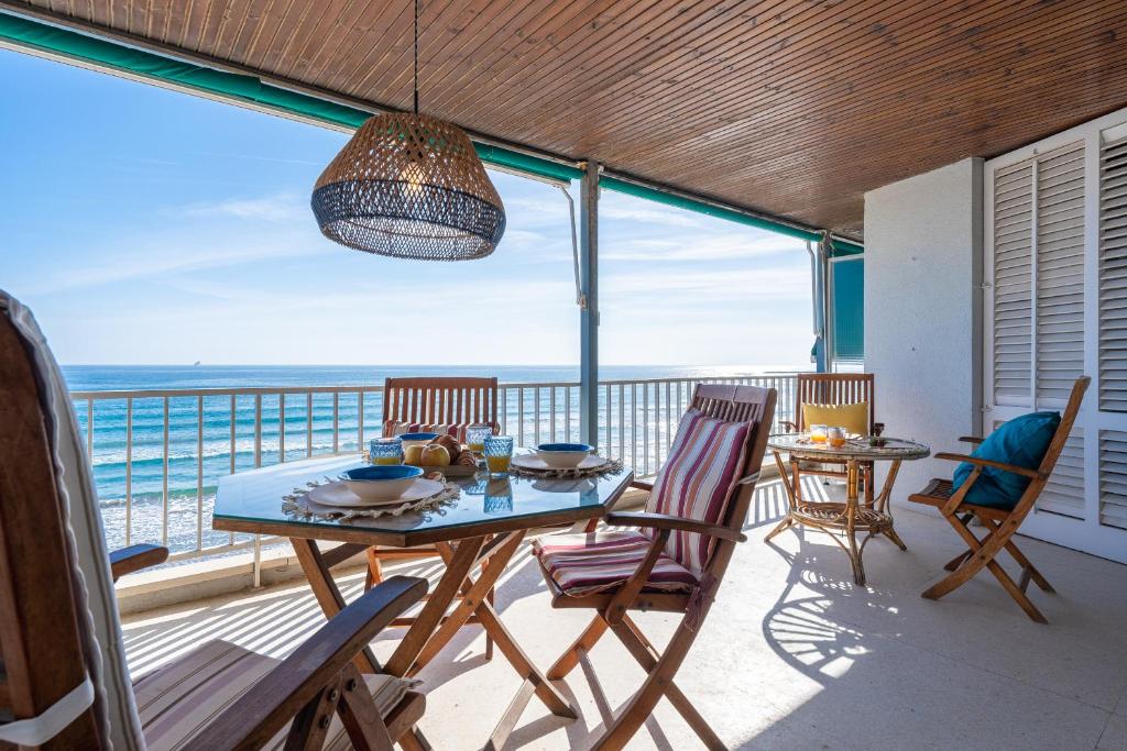 BELL RACO Deluxe, La Pineda (updated prices 2026)