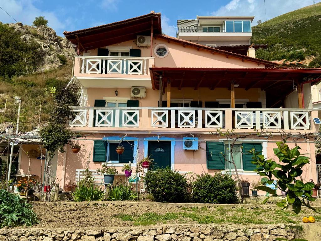 VILLA NEFELI, Piqeras (updated prices 2025)