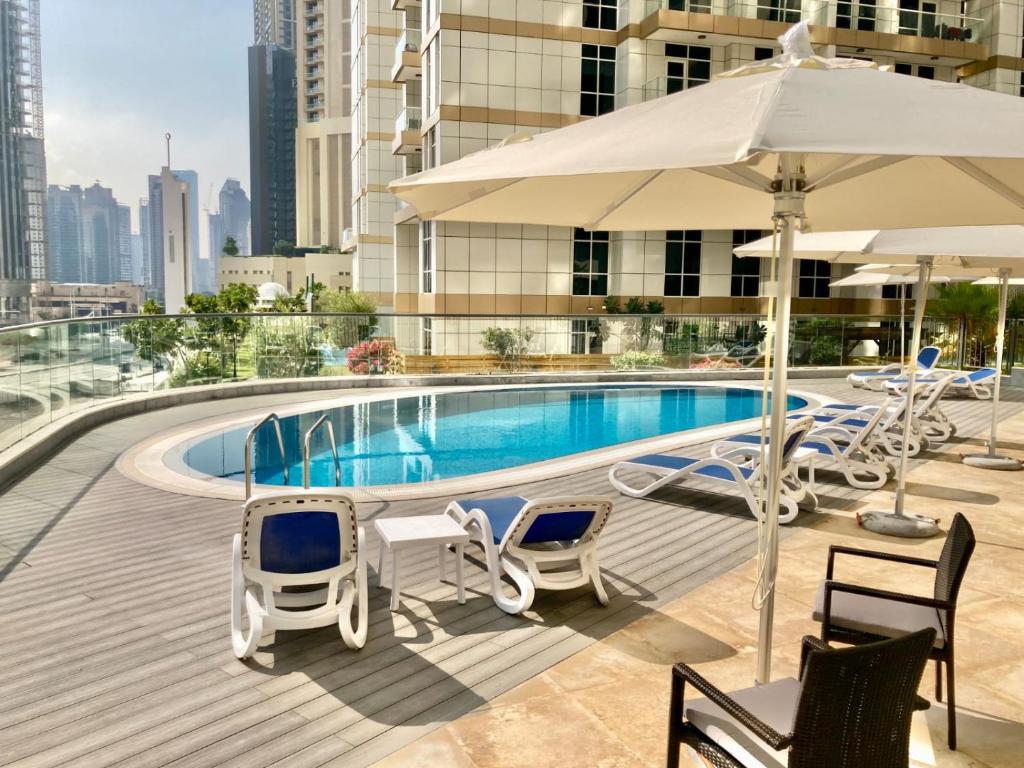Signature 1 Bedroom Escape in Dunya Tower Experience Downtown Dubai at ...