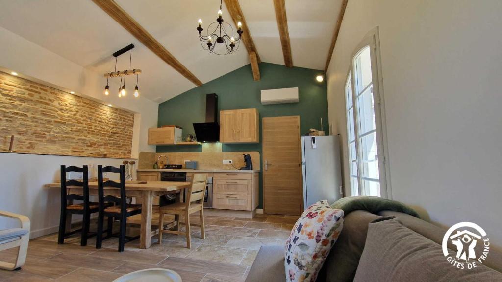 Le chinchilla, Gaillac (updated prices 2025)