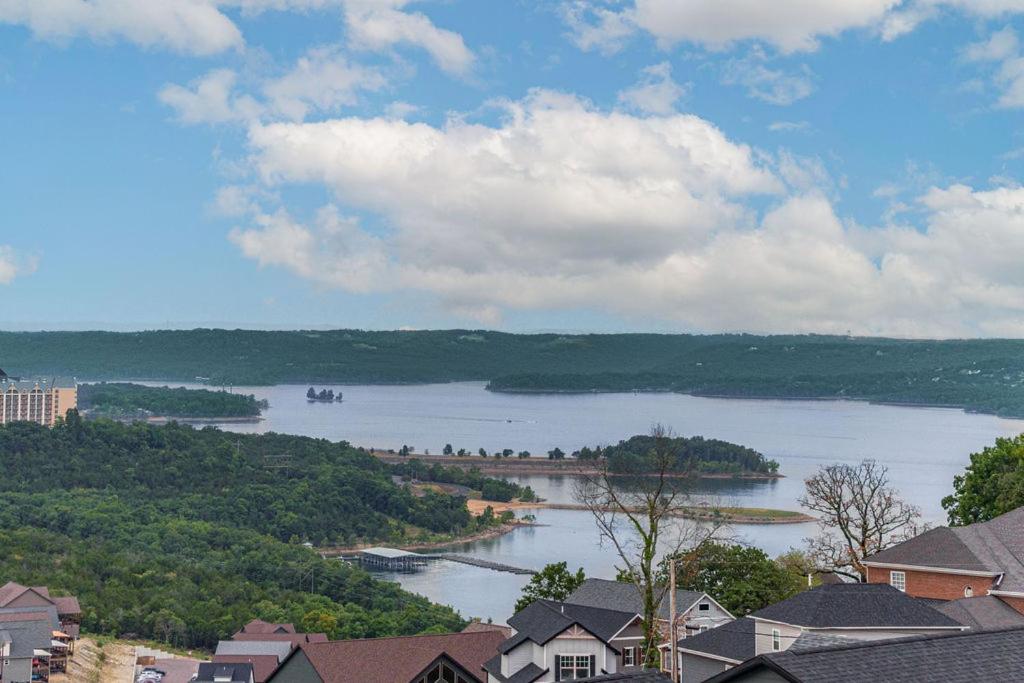 Putting Green-Table Rock Lake View-$400 of Free Tickets-Super Location ...