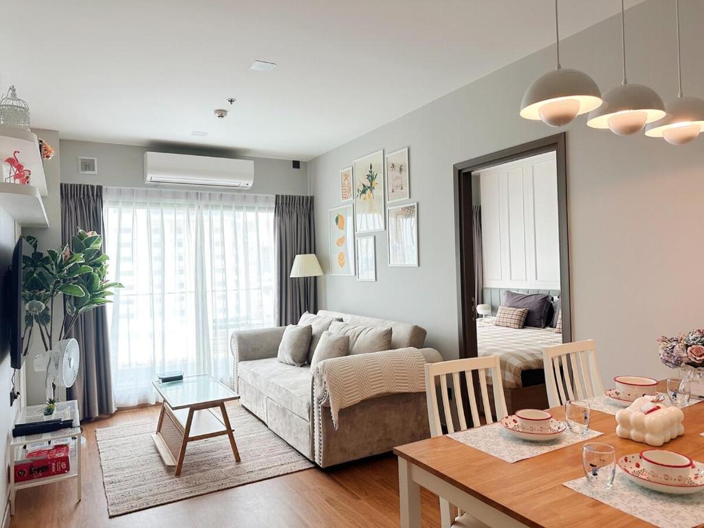 Bright Large room 2B2B 73sqm -Astra Sky River Rooftop Pool, Chiang Mai ...